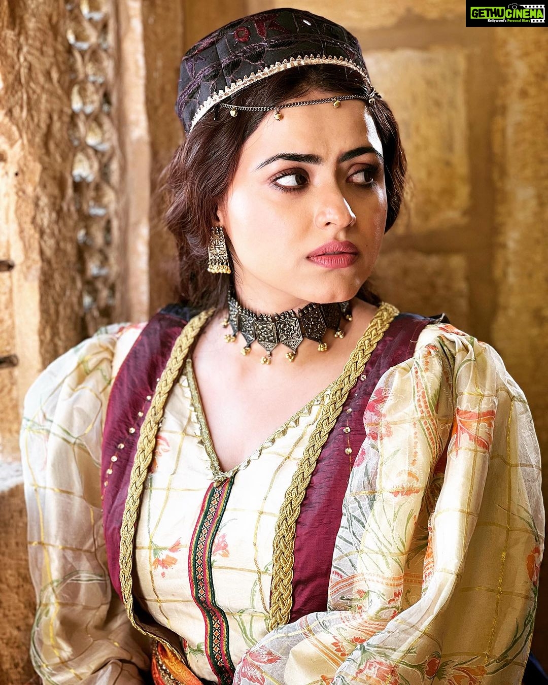 Simi Chahal Instagram – ਨੂਰ – नूर – نور – நூர் – నూర్ – Noor ‘Mastaney ...