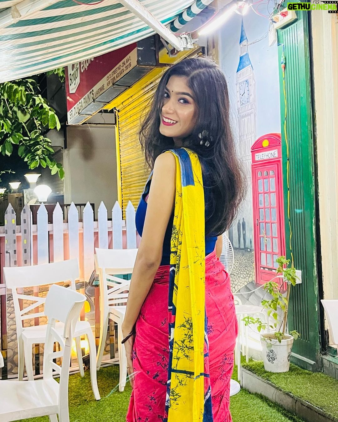 Somalin Parida Instagram – Saree vibes, desi vibes.💙 Newtown,kolkata ...