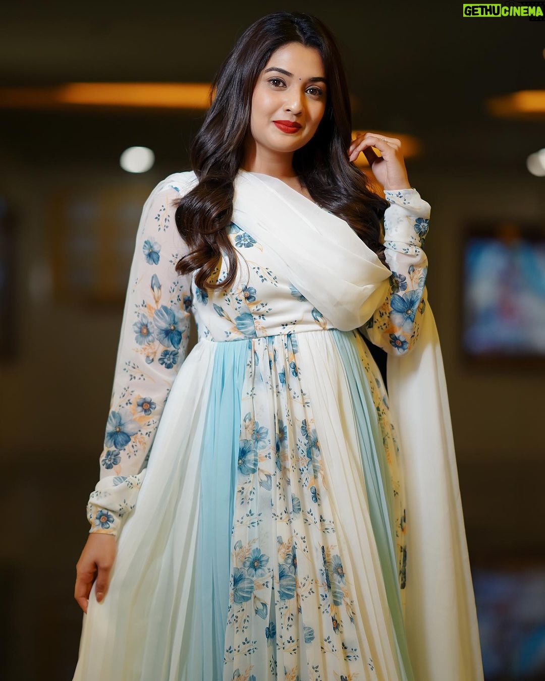 Actress Sonal Monteiro HD Instagram Photos and Wallpapers January 2024 ...