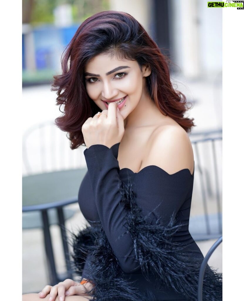 Soniya Bansal Instagram – In order to write about life first you must ...