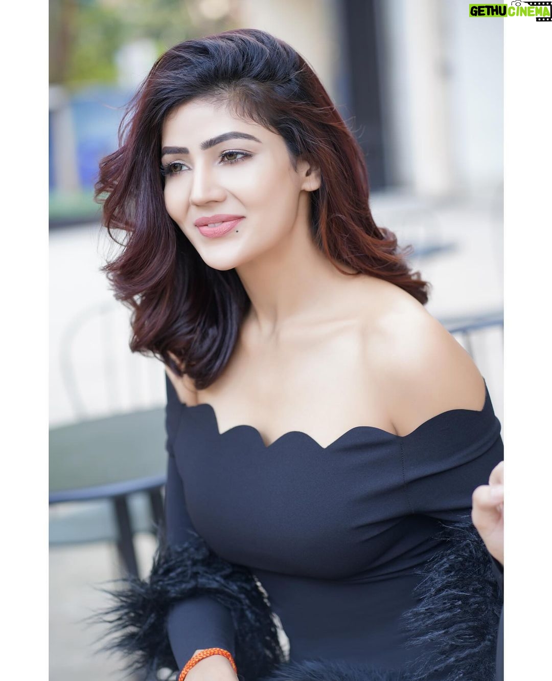 Soniya Bansal Instagram – In order to write about life first you must ...