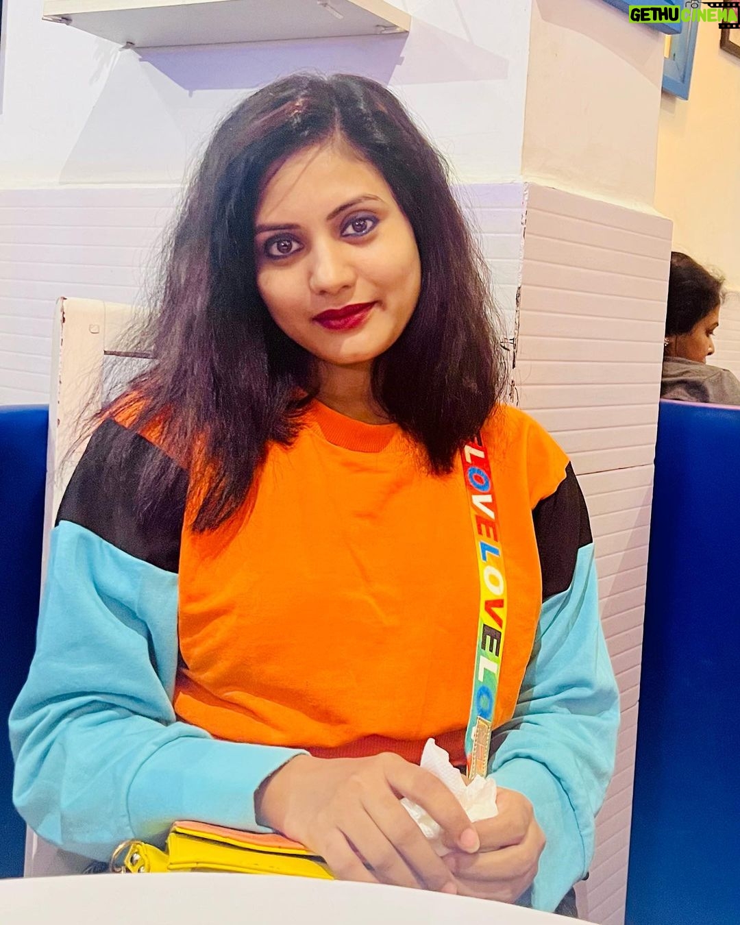 Sradha Panigrahi Instagram – Love 🧡_ Love 🩵_Love💛_Love🖤 Pc 📸 ...