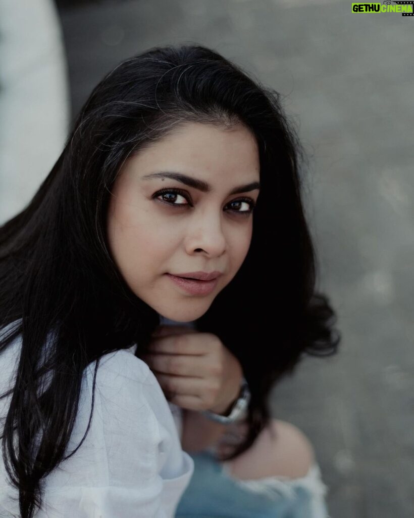 Actress Sumona Chakravarti HD Instagram Photos and Wallpapers December ...