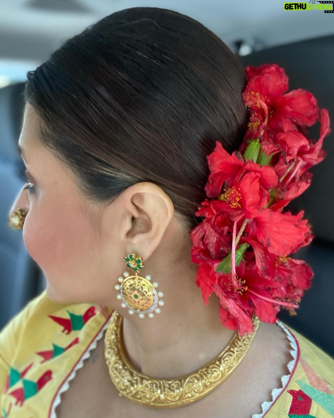 Swastika Mukherjee Instagram – Shubho Saptami shobai ke. For the love ...