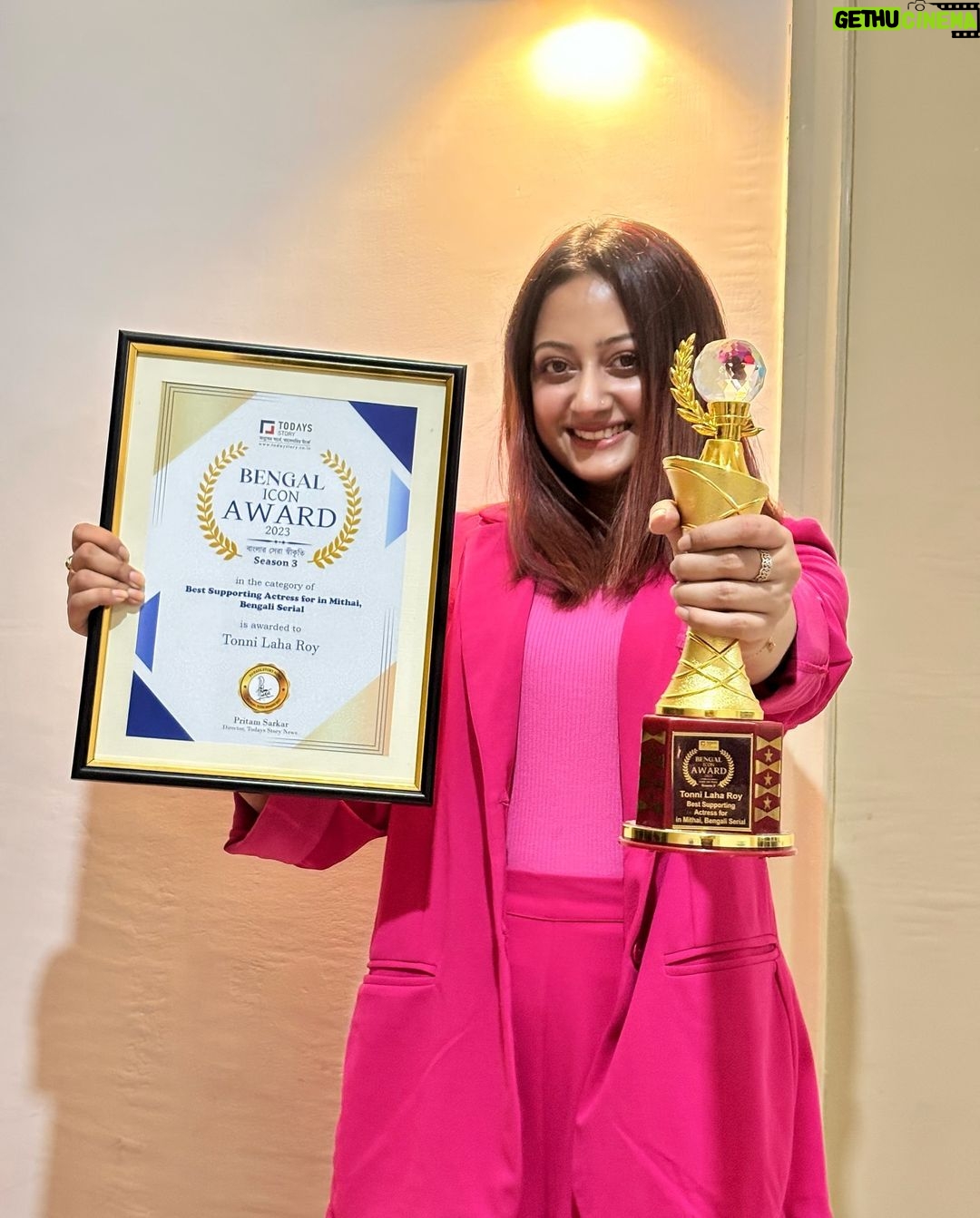 Tonni Laha Roy Instagram – Thank you audience 🩷🌸 #loveyouall Bengal ...