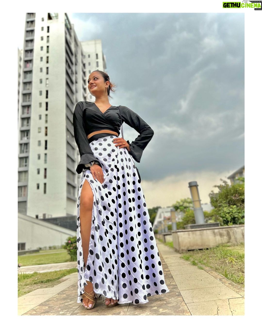 Tonni Laha Roy Instagram – No risk, No story.🏁 👗 @sampurna_dey_100 # ...