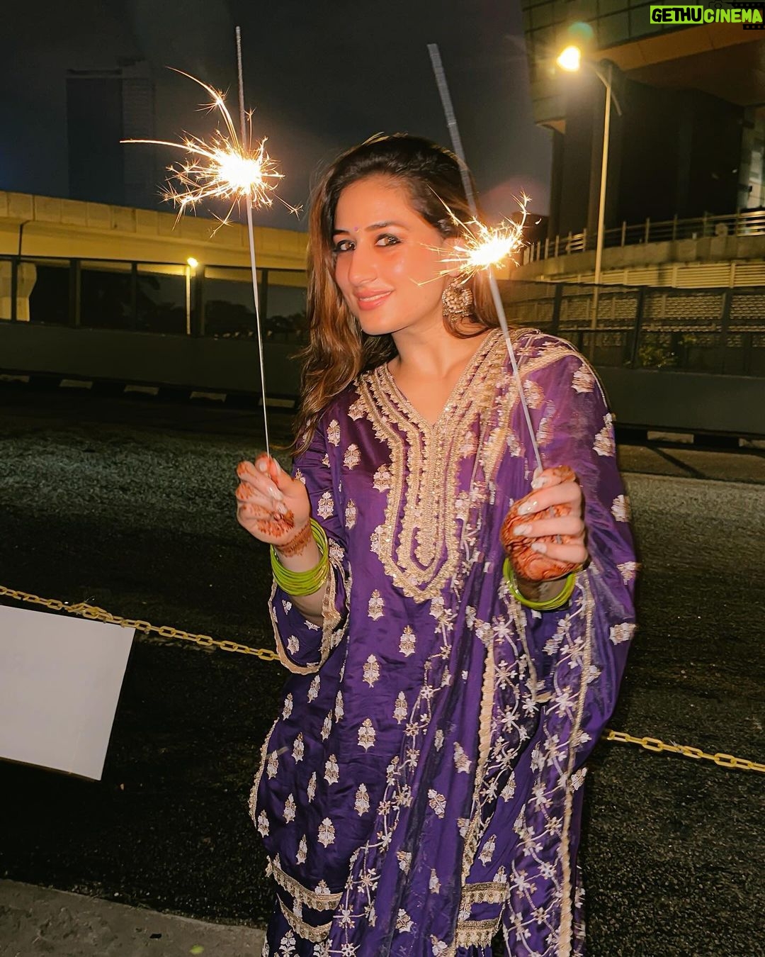 Actress Uditi Singh HD Instagram Photos and Wallpapers November 2023 ...