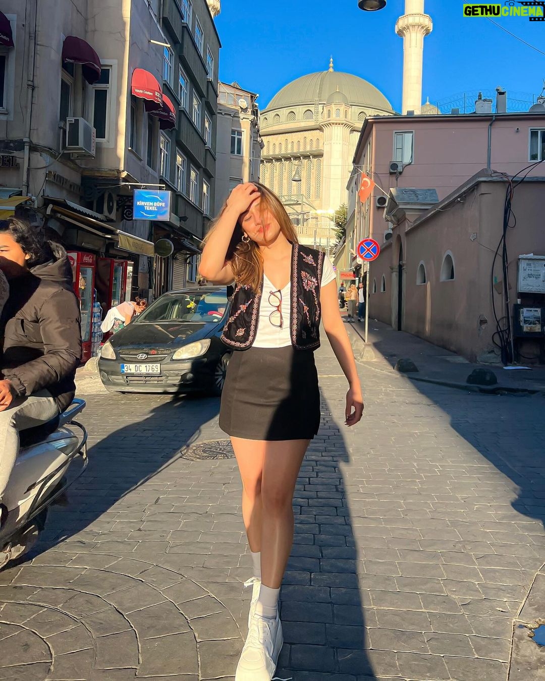Uditi Singh Instagram – 🇹🇷 🤌🏻 Taksim Square – Istanbul, Turkey | Gethu ...