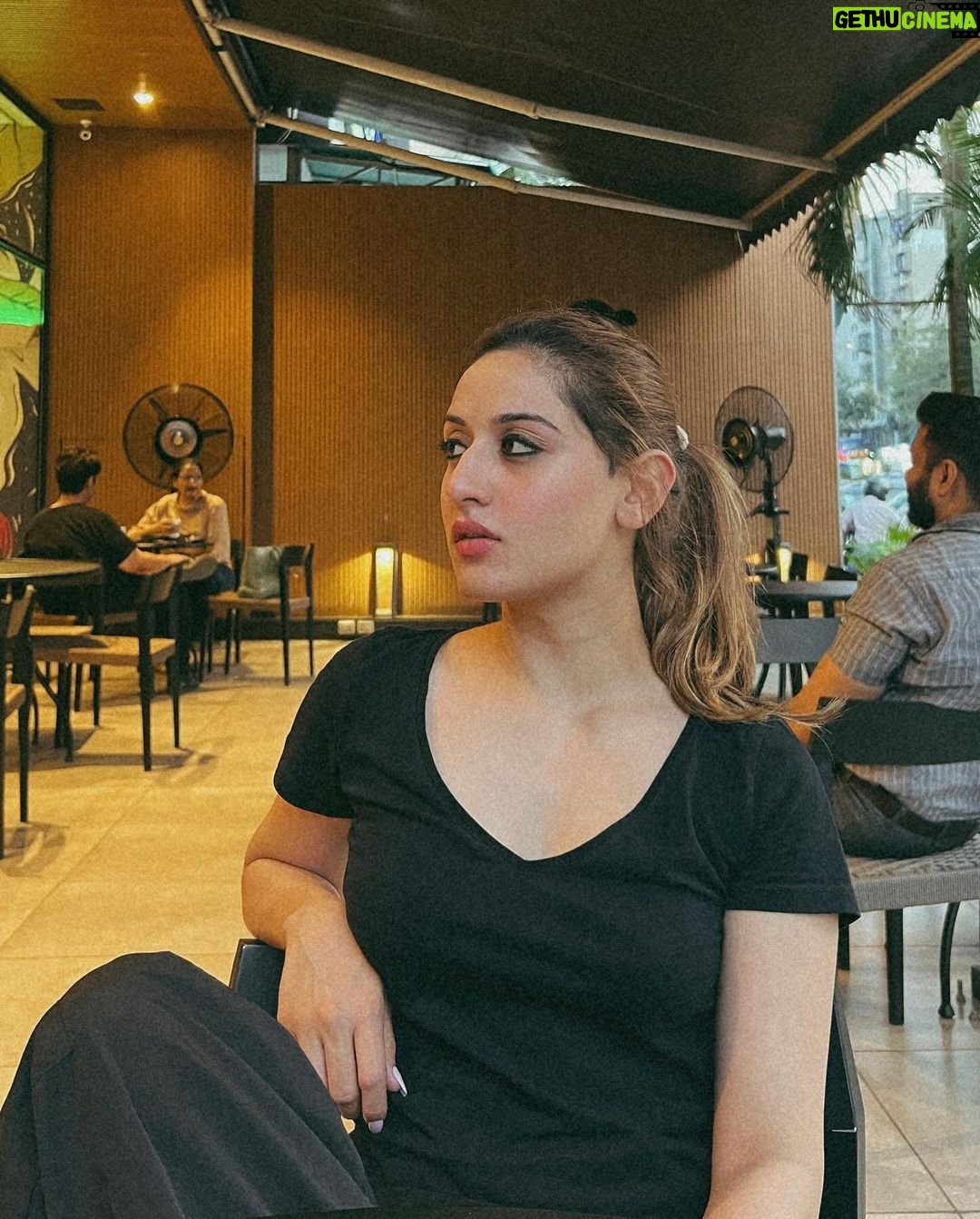 Actress Uditi Singh HD Instagram Photos and Wallpapers October 2023 ...
