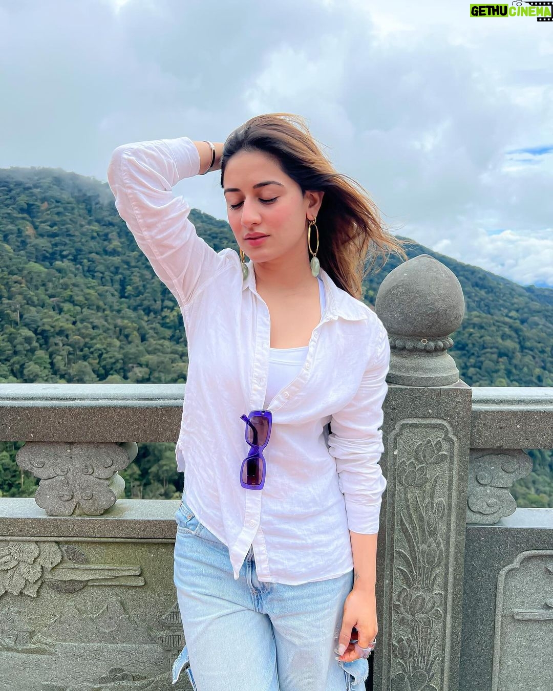 Actress Uditi Singh HD Instagram Photos and Wallpapers November 2023 ...