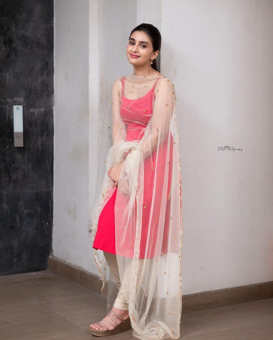 Actress Vaishu Sundar HD Photos and Wallpapers May 2023 | Gethu Cinema