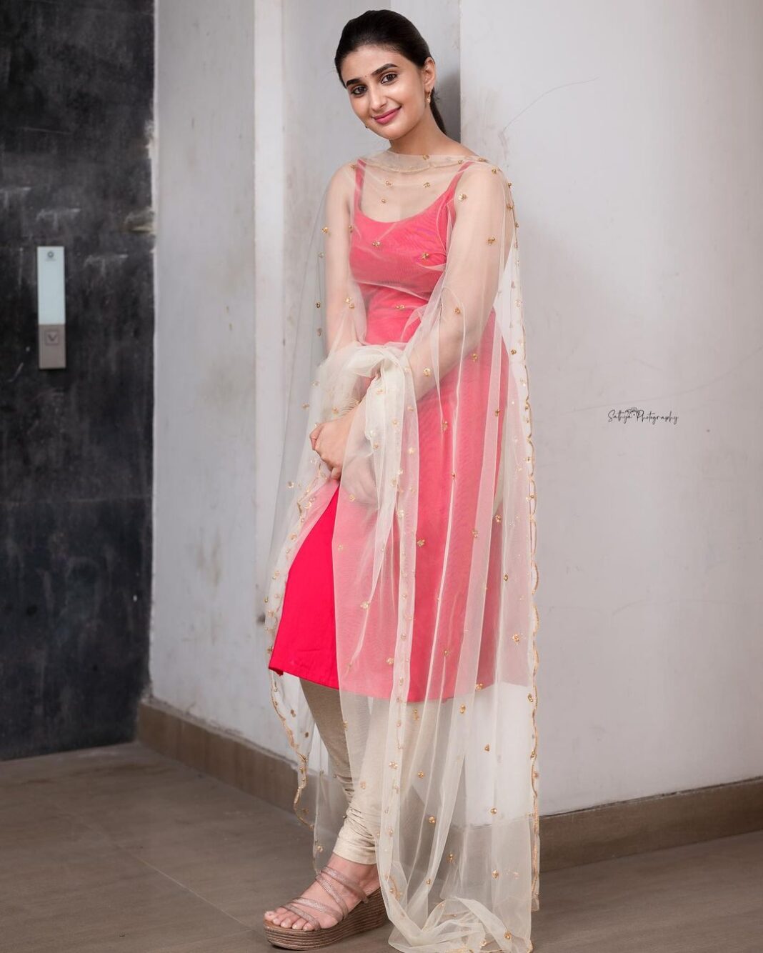 Actress Vaishu Sundar HD Photos and Wallpapers May 2023 | Gethu Cinema