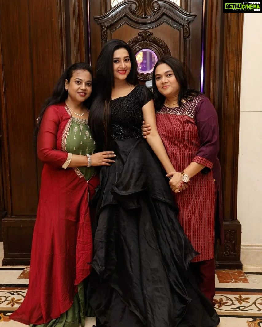 Actress Varsha Priyadarshini HD Instagram Photos and Wallpapers August ...