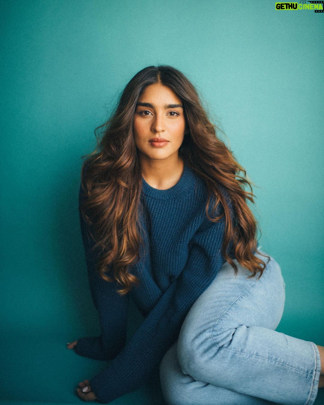 Yukti Thareja Instagram – Helloo Winterrr!🤍 📸: @bharat_rawail Muah: @im ...