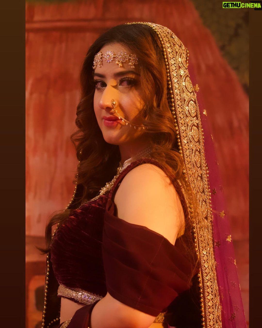 Actress Aalisha Panwar HD Instagram Photos and Wallpapers December 2023 ...
