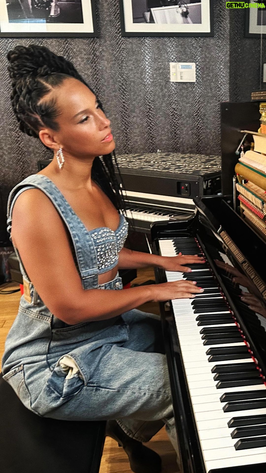 Actress Alicia Keys HD Instagram Photos and Wallpapers October 2023 ...