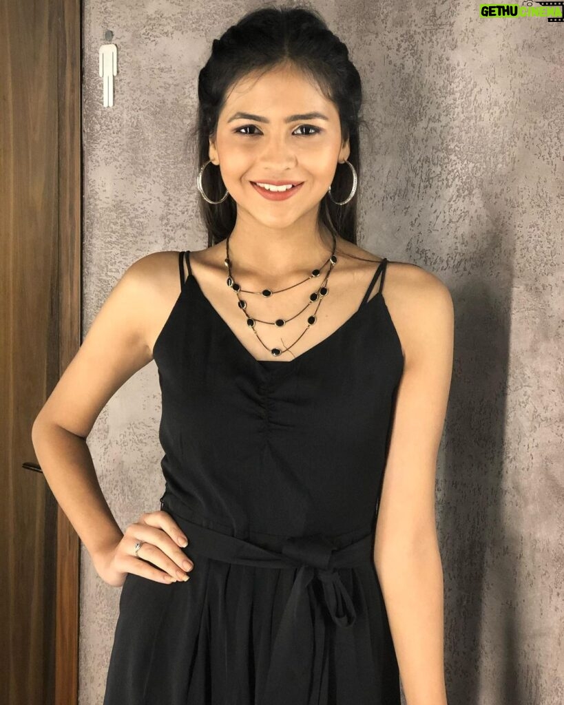 Actress Anushka Merchande HD Instagram Photos and Wallpapers March 2023 ...