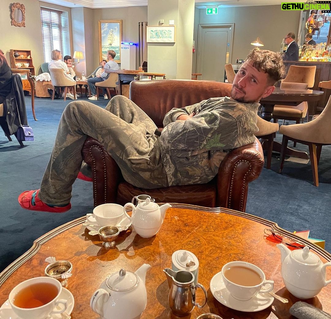 Augustus Prew Instagram – Serving jet-lag at Fortnum and Mason’s ...