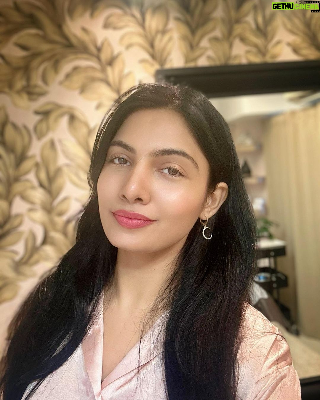 Avani Modi Instagram Just Some Random Selfies… To Brighten Up The