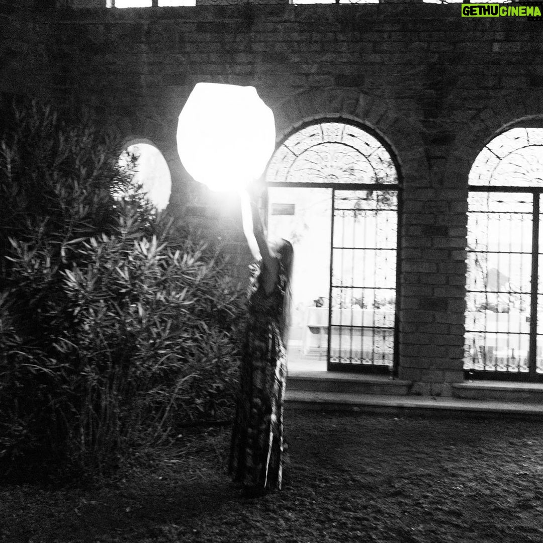 Bianca Roe Instagram – Wish lanterns.. @villamagnan @channon_roe they ...