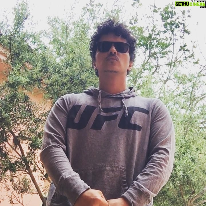 Bruno Mars Instagram – When the hoodie you ordered online finally shows ...