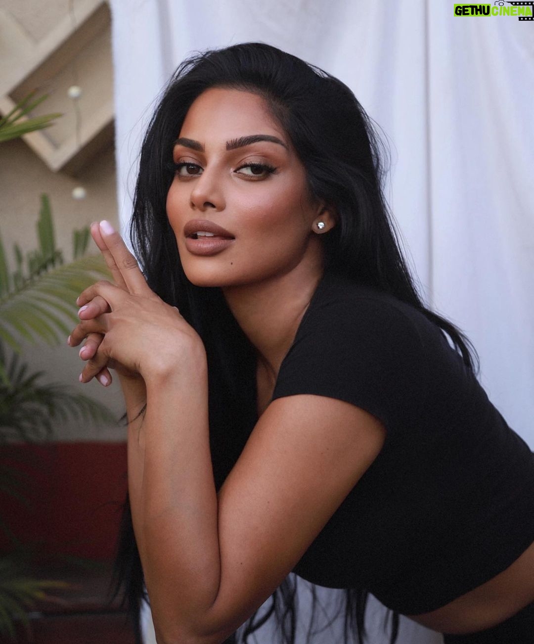 Chandrika Ravi Instagram – Even in a crowded room, it’s just you and I ...