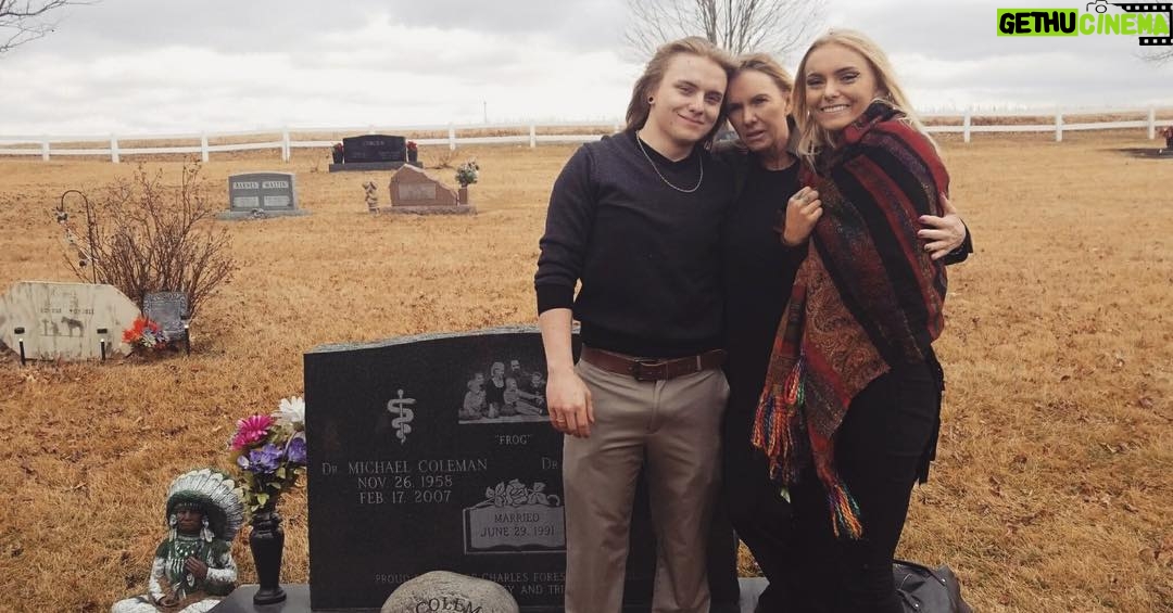 Daisy Coleman Instagram – Family is everything 🥀 | Gethu Cinema