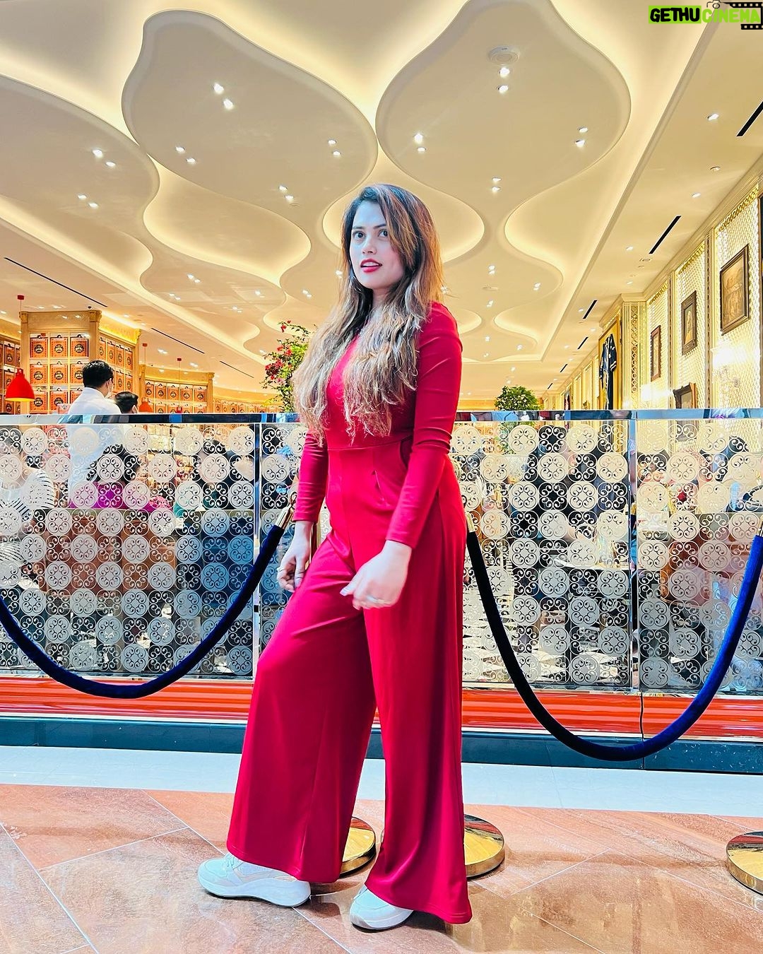 Actress Farina Azad HD Instagram Photos and Wallpapers December 2023 ...