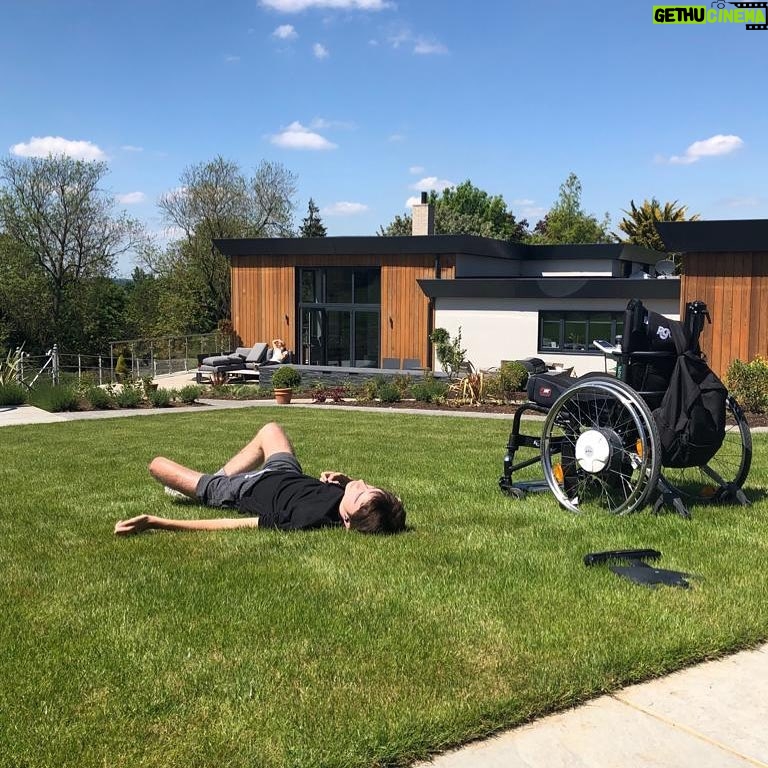 George Robinson Instagram – seatbelts are important guys | Gethu Cinema