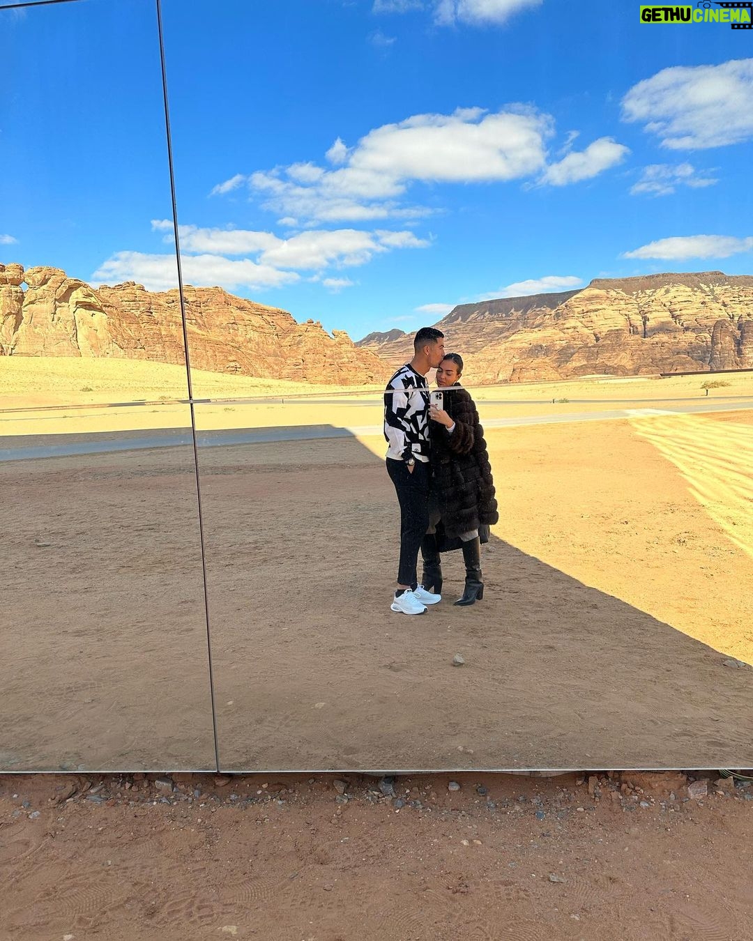 Georgina Rodríguez Instagram – Peace & love in AlUla ️ AlUla, Saudi ...