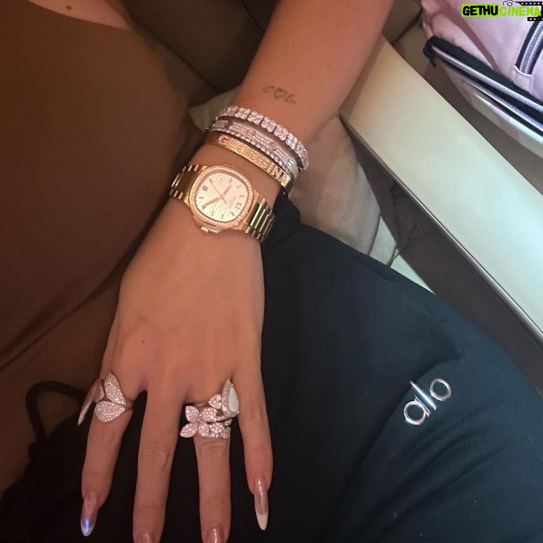 Georgina Rodríguez Instagram – @alo 🌃🛫🌚💙 #ad | Gethu Cinema