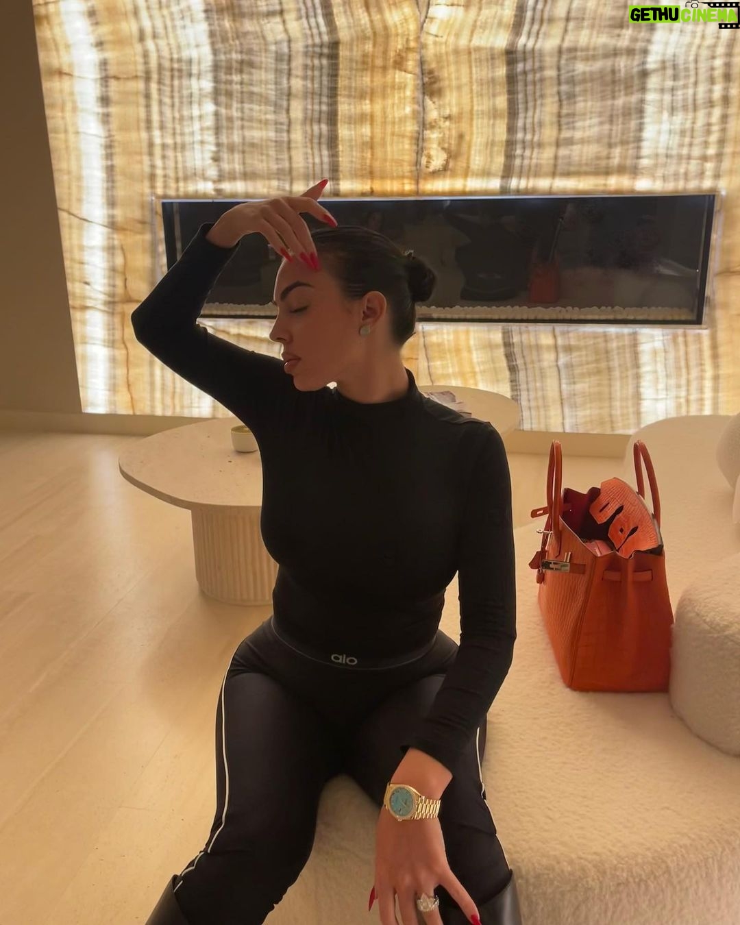 Georgina Rodríguez Instagram – El paso del tiempo arruga tu piel, pero ...