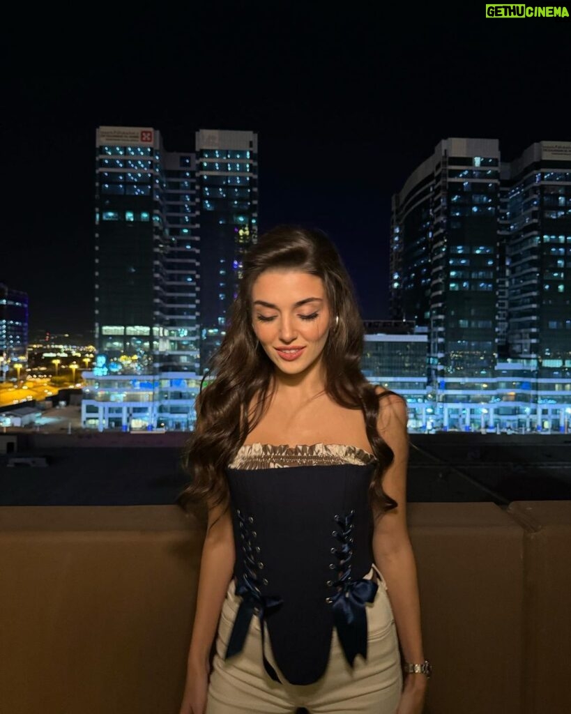 Actress Hande Erçel HD Instagram Photos and Wallpapers December 2023 ...