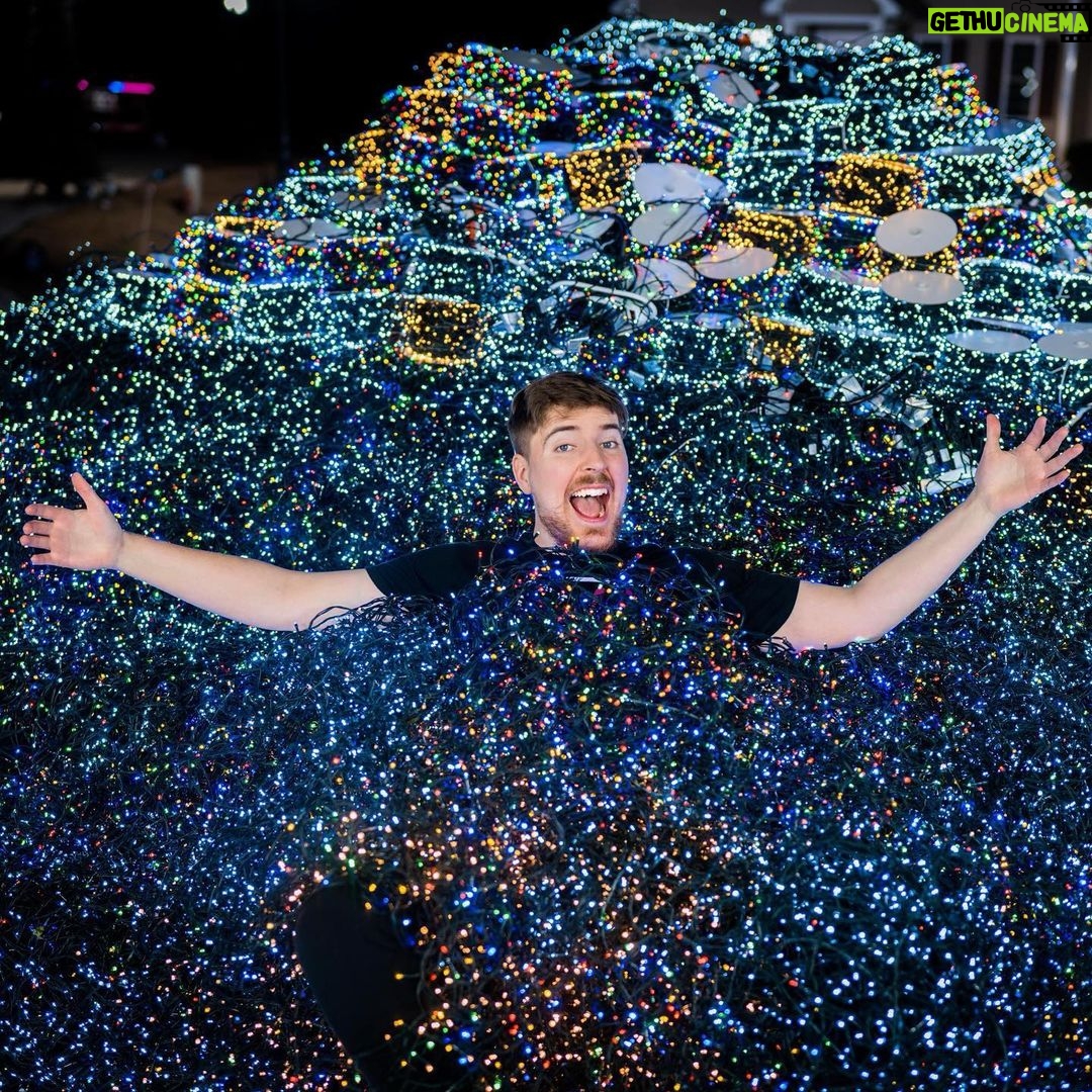 Jimmy Donaldson Instagram – I bought a million Christmas lights! Go ...