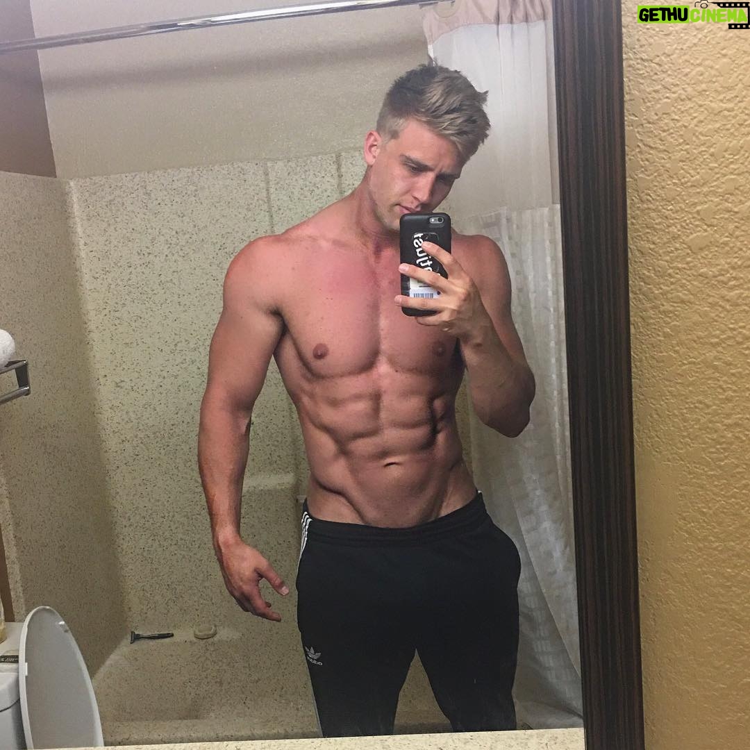 Justin Howell Instagram – eat, lift, eat, sleep repeat. Rawr 🦁 Atlanta ...