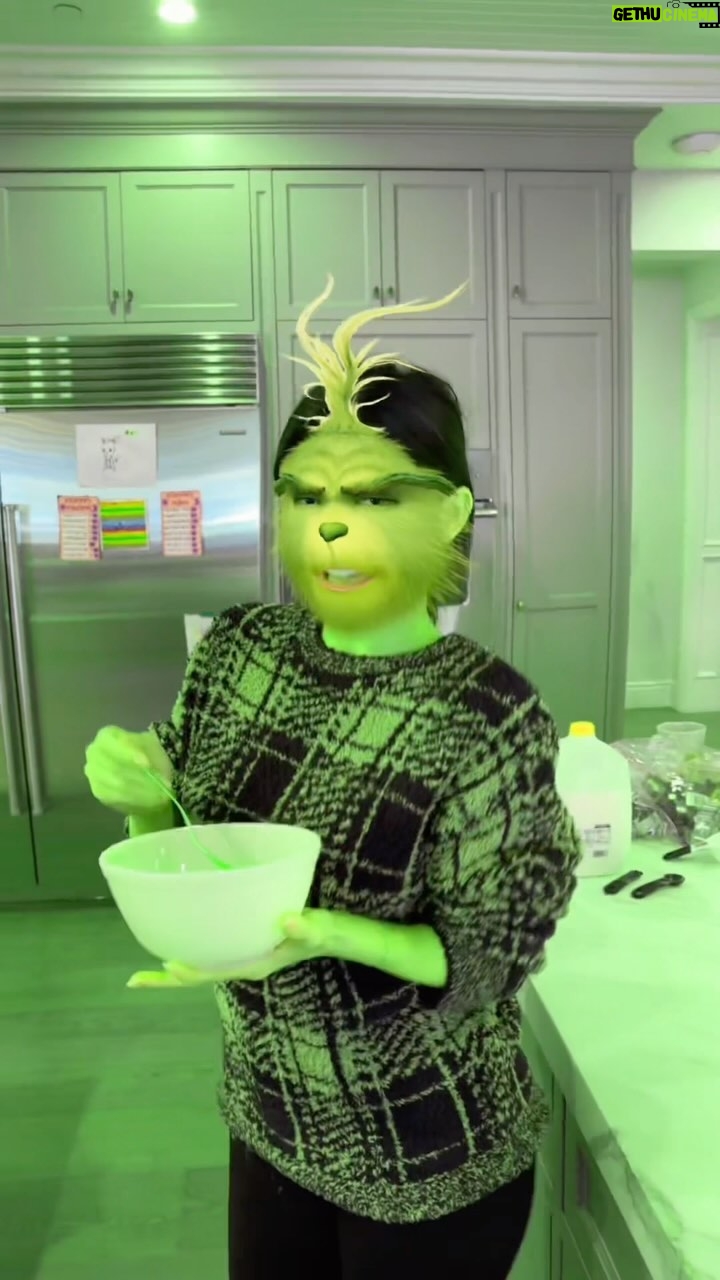 Kylie Jenner Instagram – first time making our family beeshee recipe ...