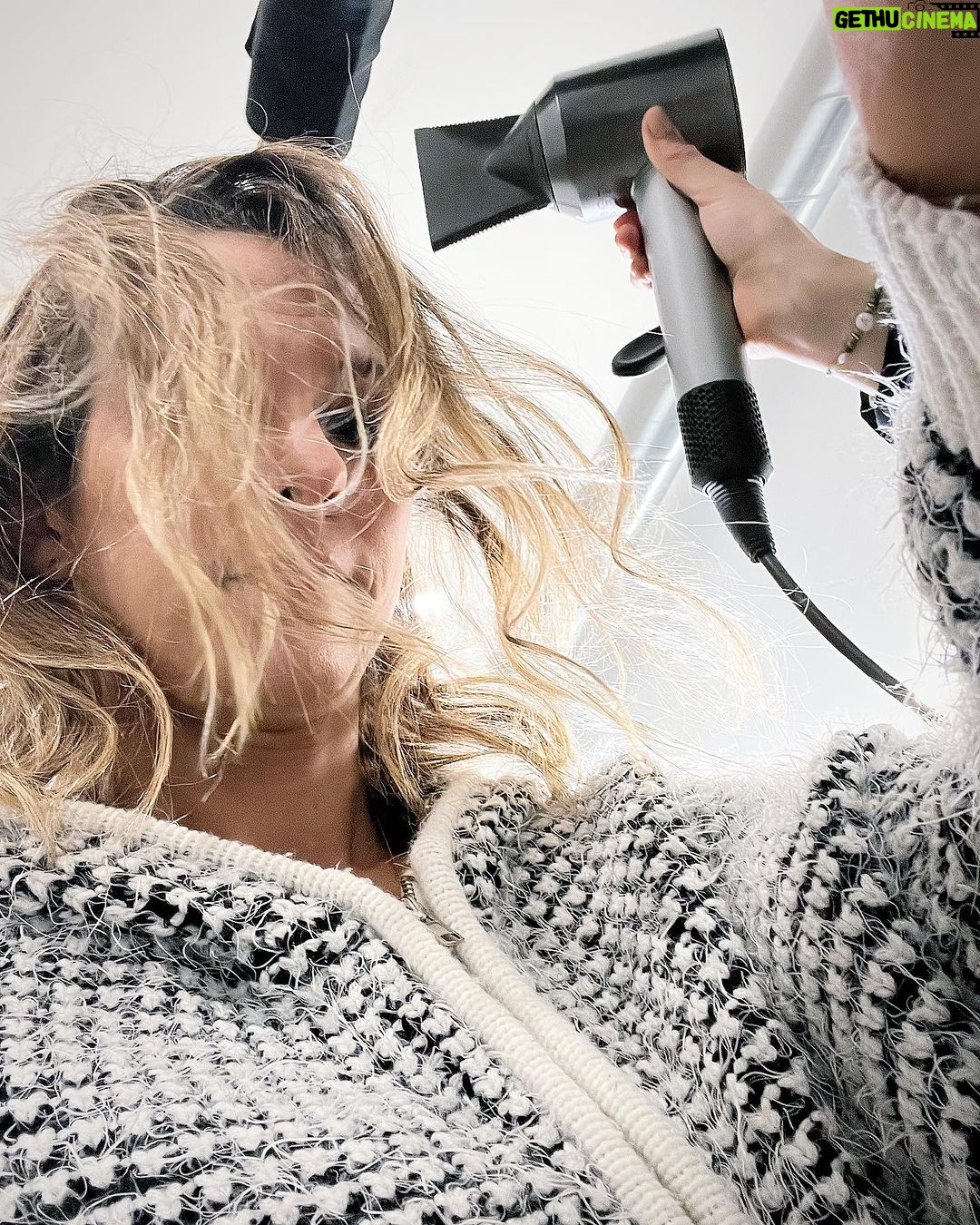 Lorie Pester Instagram – Au fait je vous ai pas dit ! Mardi on a fait ...