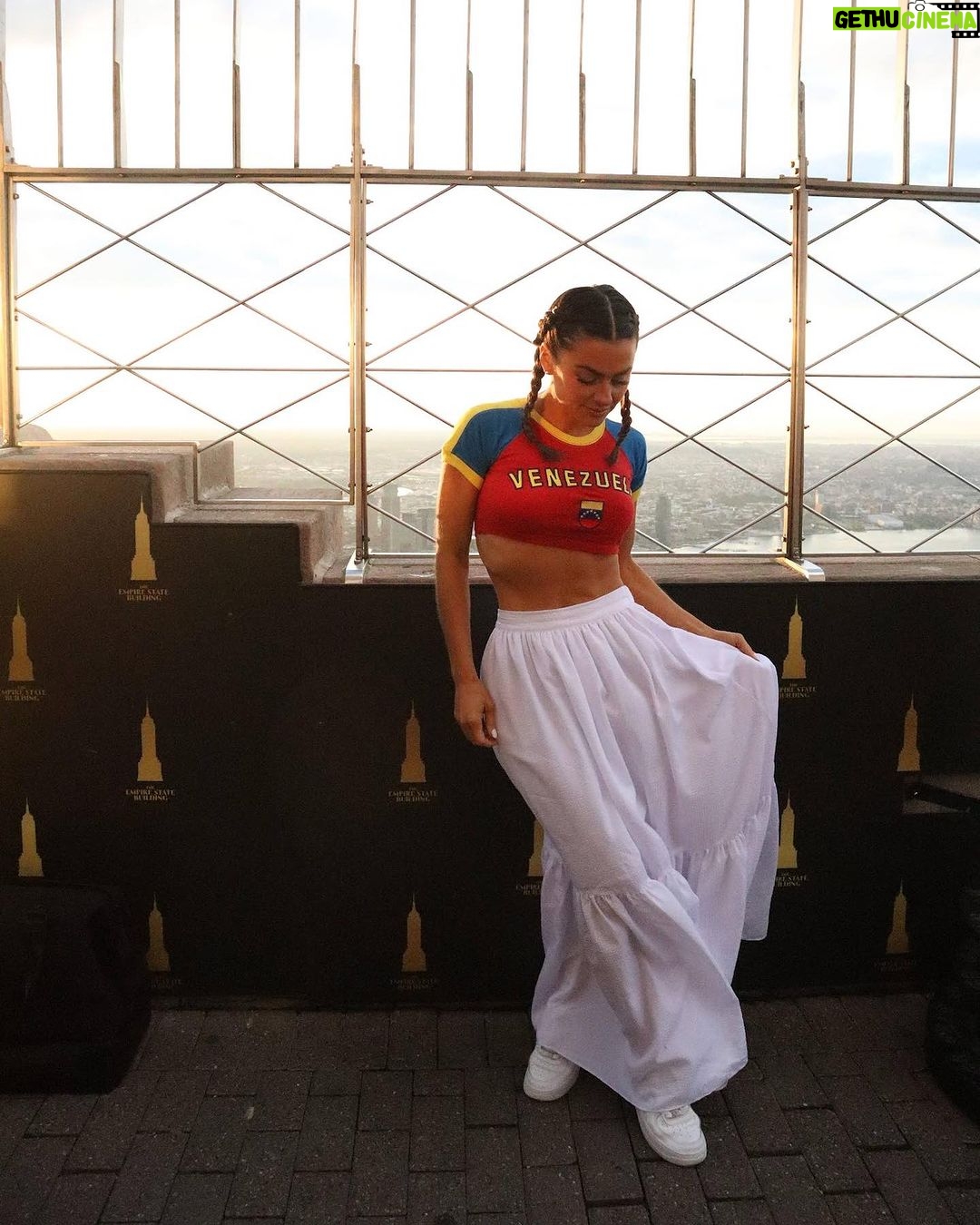 Actress Natalie Negrotti HD Instagram Photos and Wallpapers September ...