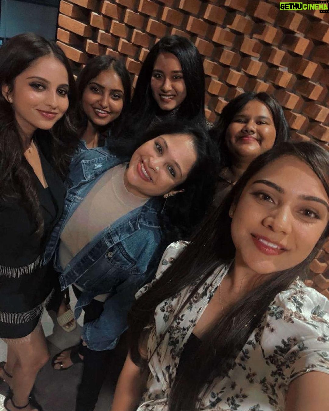 Niveditha Gowda Most Liked Photos and Posts | Gethu Cinema