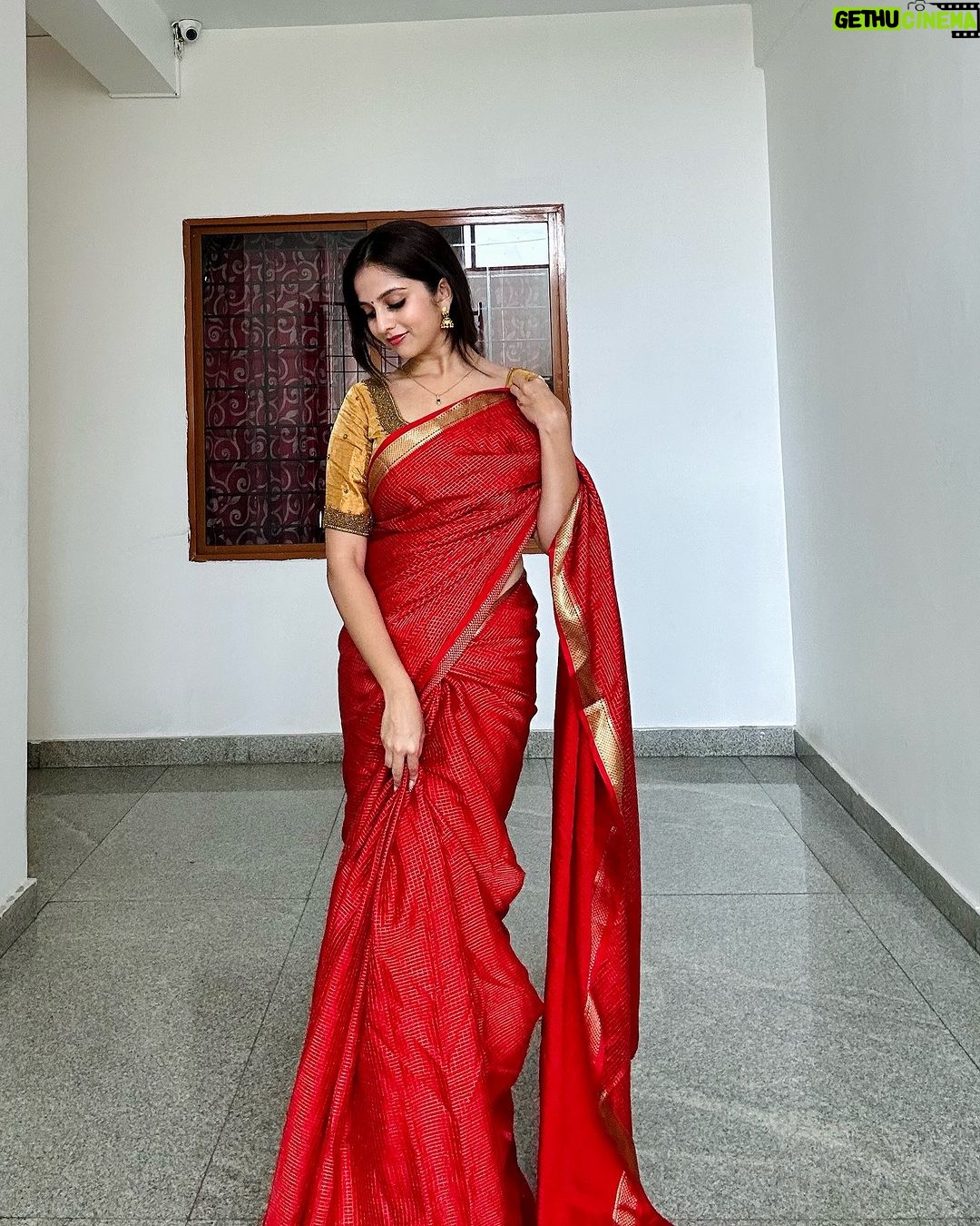 Niveditha Gowda Most Liked Photos and Posts | Gethu Cinema