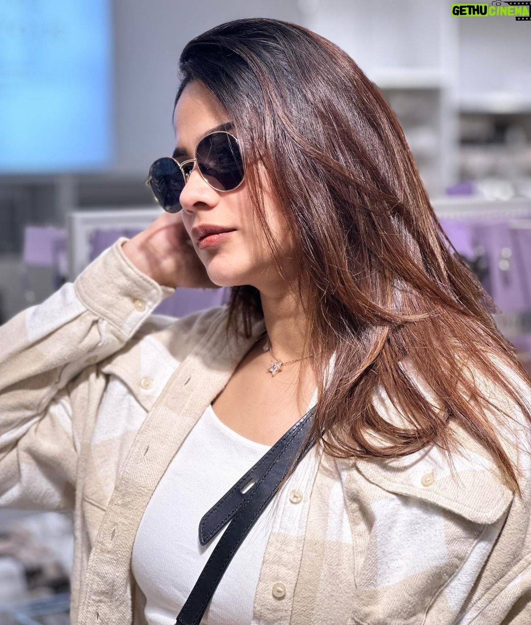 Actress Parveen HD Instagram Photos and Wallpapers December 2023 ...
