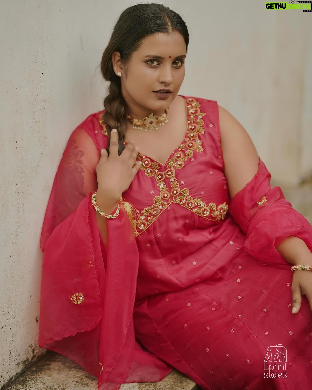 Actress Roshna Ann Roy HD Instagram Photos and Wallpapers December 2023 ...