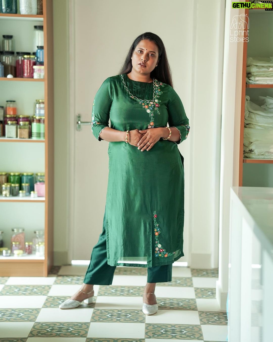 Actress Roshna Ann Roy HD Instagram Photos and Wallpapers December 2023 ...