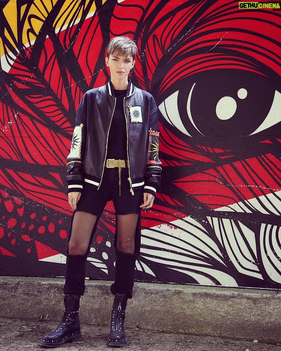 Ruby Rose Instagram – How do you say “This looks like a Beagles eye” in ...