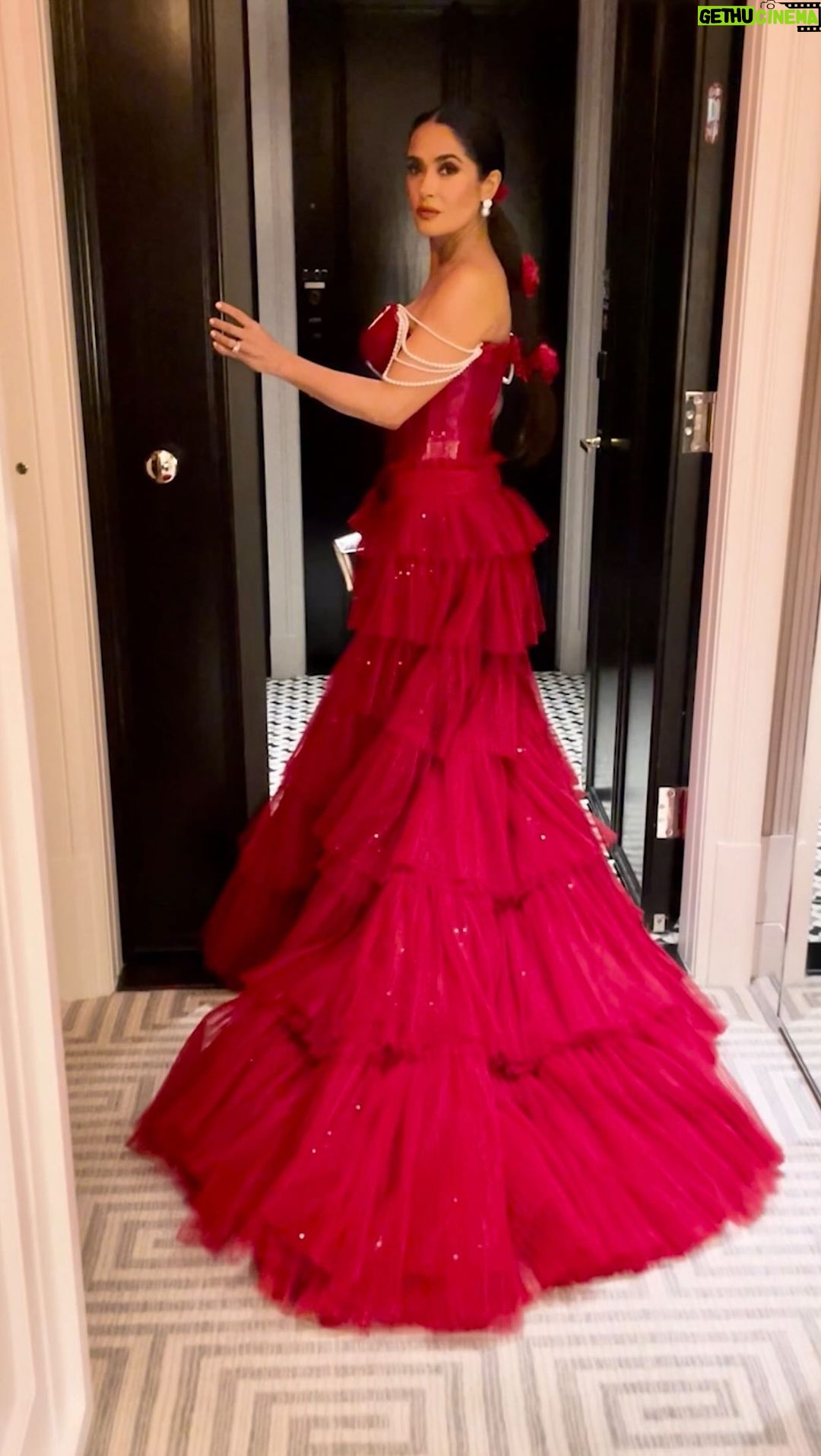 Salma Hayek Pinault Instagram – Karl Lagerfeld always liked me in red ...