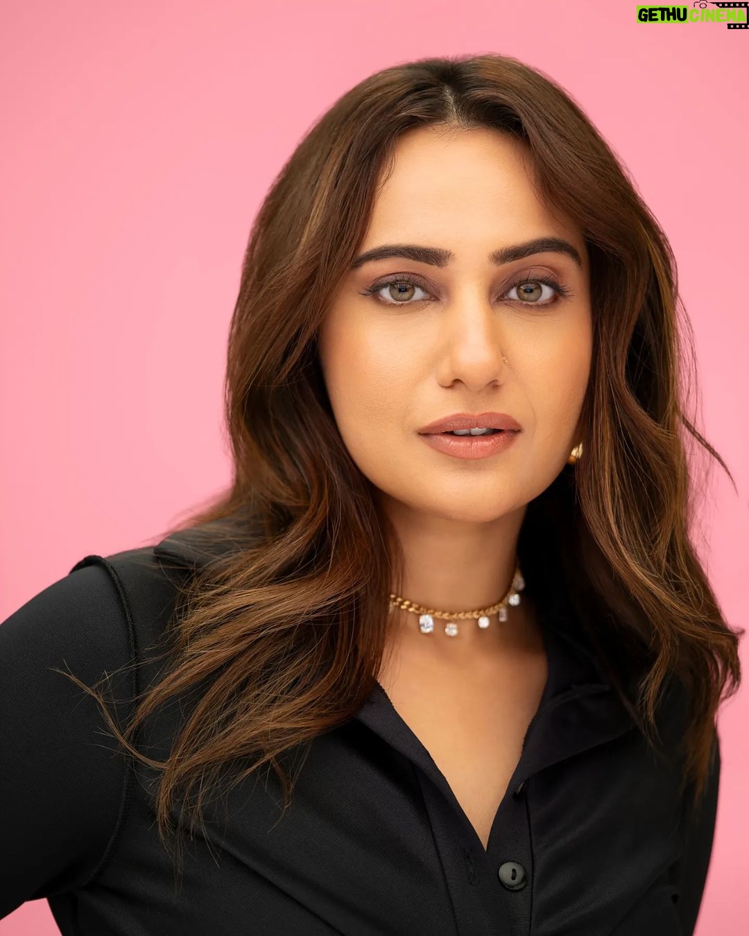 Shibani Bedi Instagram - Killing you softly 💫 💫 . . Styled by ...