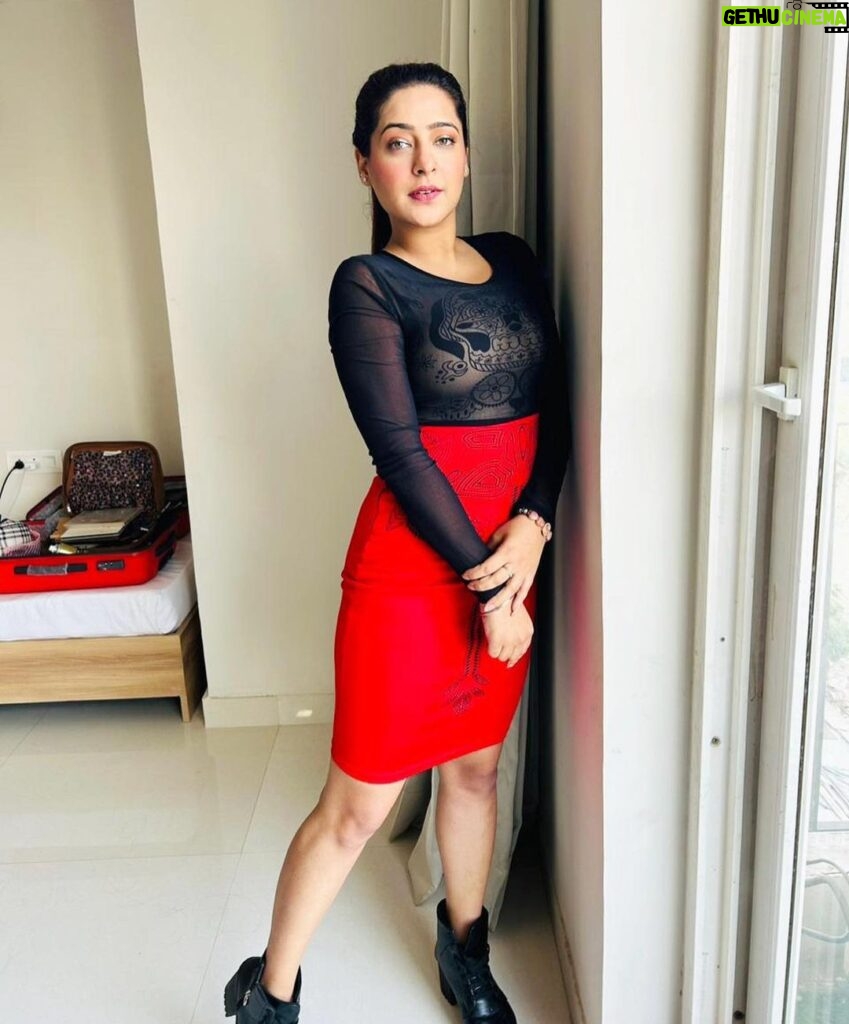Actress Shiny Dixit HD Instagram Photos and Wallpapers December 2023 ...