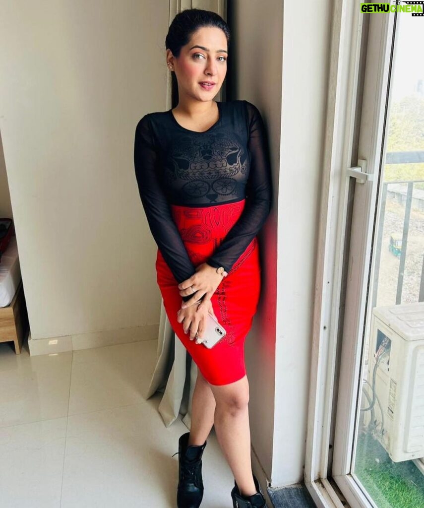 Actress Shiny Dixit HD Instagram Photos and Wallpapers December 2023 ...