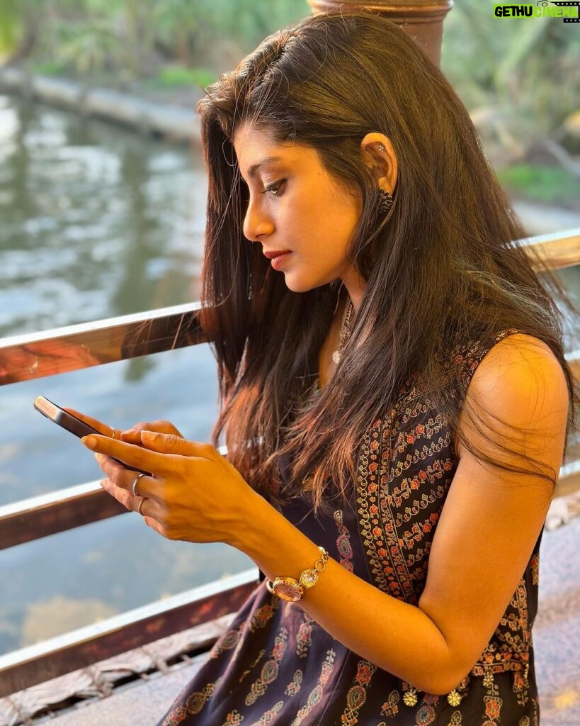 Actress Shruthi Rajanikanth HD Instagram Photos and Wallpapers December ...