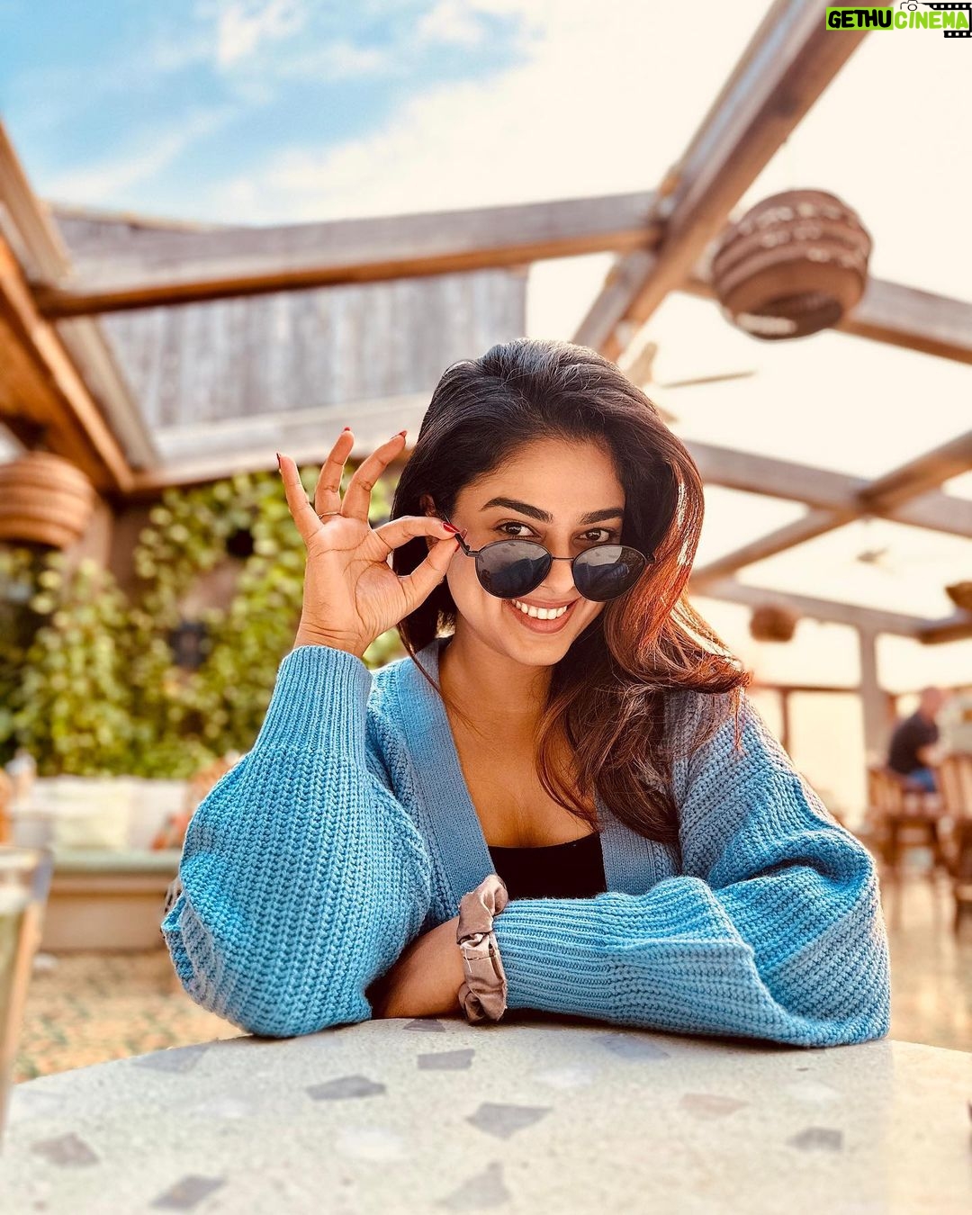 Siddhi Idnani Instagram – upto something mischievous 👸🏻 📸- @sarvesh ...